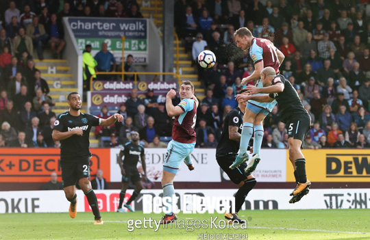 [이주의 EPL-8R] 캄캄한 어둠 속에 있는 ‘더 블루스’