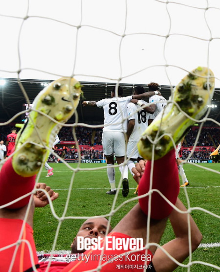 [이주의 EPL-8R] 캄캄한 어둠 속에 있는 ‘더 블루스’