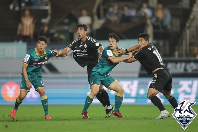 [b11 현장] VAR과 PK 선방, 요동쳤던 울산과 대전의 승부… 울산, 또 대전 못 이겼다