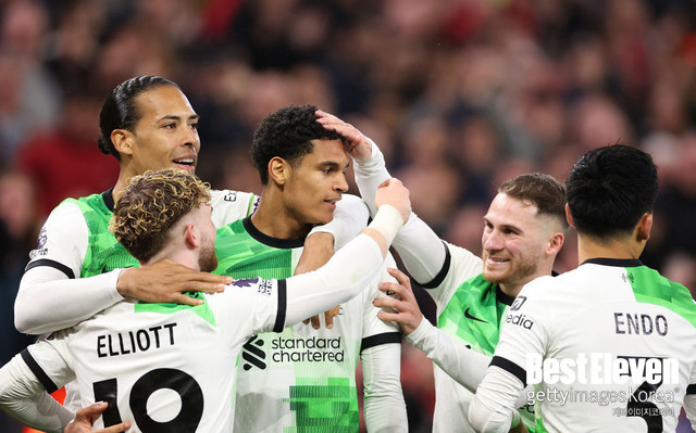 ‘SON’과 토트넘, 이제 ‘2승뿐이다’ 빌라, 리버풀과 3-3 무승부…토트넘, 전승해야 UCL 희망