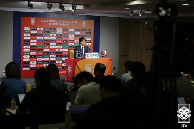 [b11 현장] 명단 발표 현장이지만→ 답답한 홍명보 감독, “내가 들은 거랑 좀 달라. KFA가 회의록 공개하면 어떨까”
