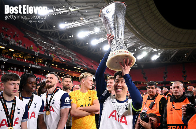 [UEL 결승] “주모!” 오늘만은 ‘국뽕 치사량’ BBC, 태극기 펄럭+트로피 키스 SON 게재